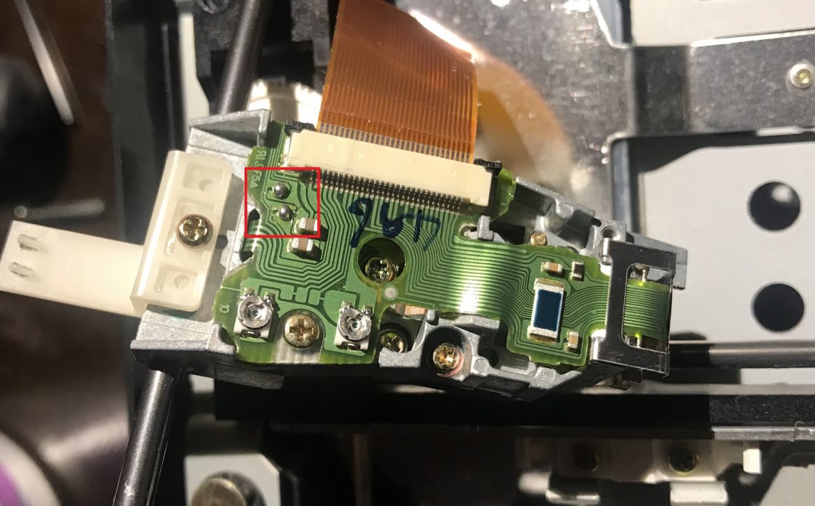 Playstation 2 (fat): Laser cleaning and / or replacement - Dreamcast.nu