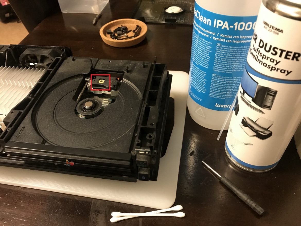 Playstation 2 (fat): Laser cleaning and / or replacement - Dreamcast.nu