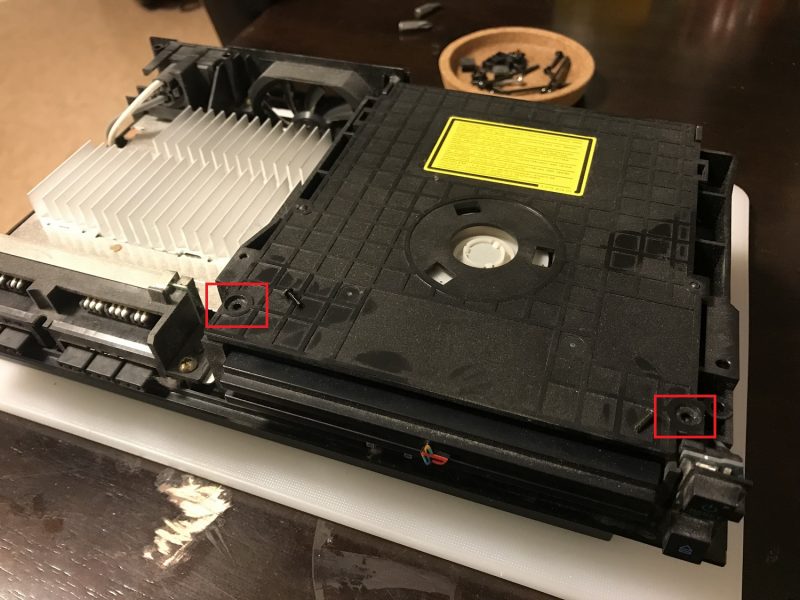 Playstation 2 (fat): Laser cleaning and / or replacement - Dreamcast.nu