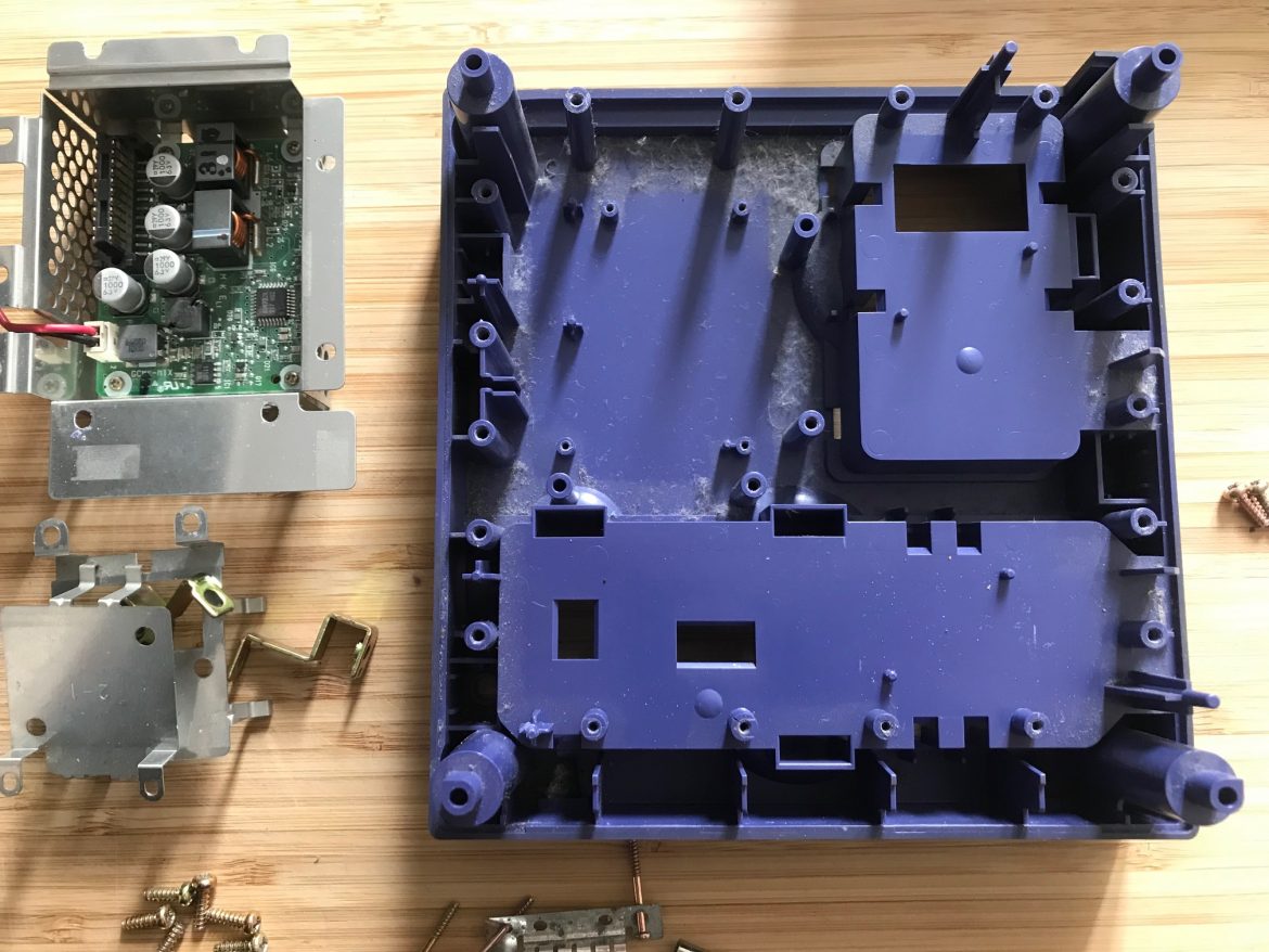 Nintendo Gamecube: disassembly and cleaning - Dreamcast.nu