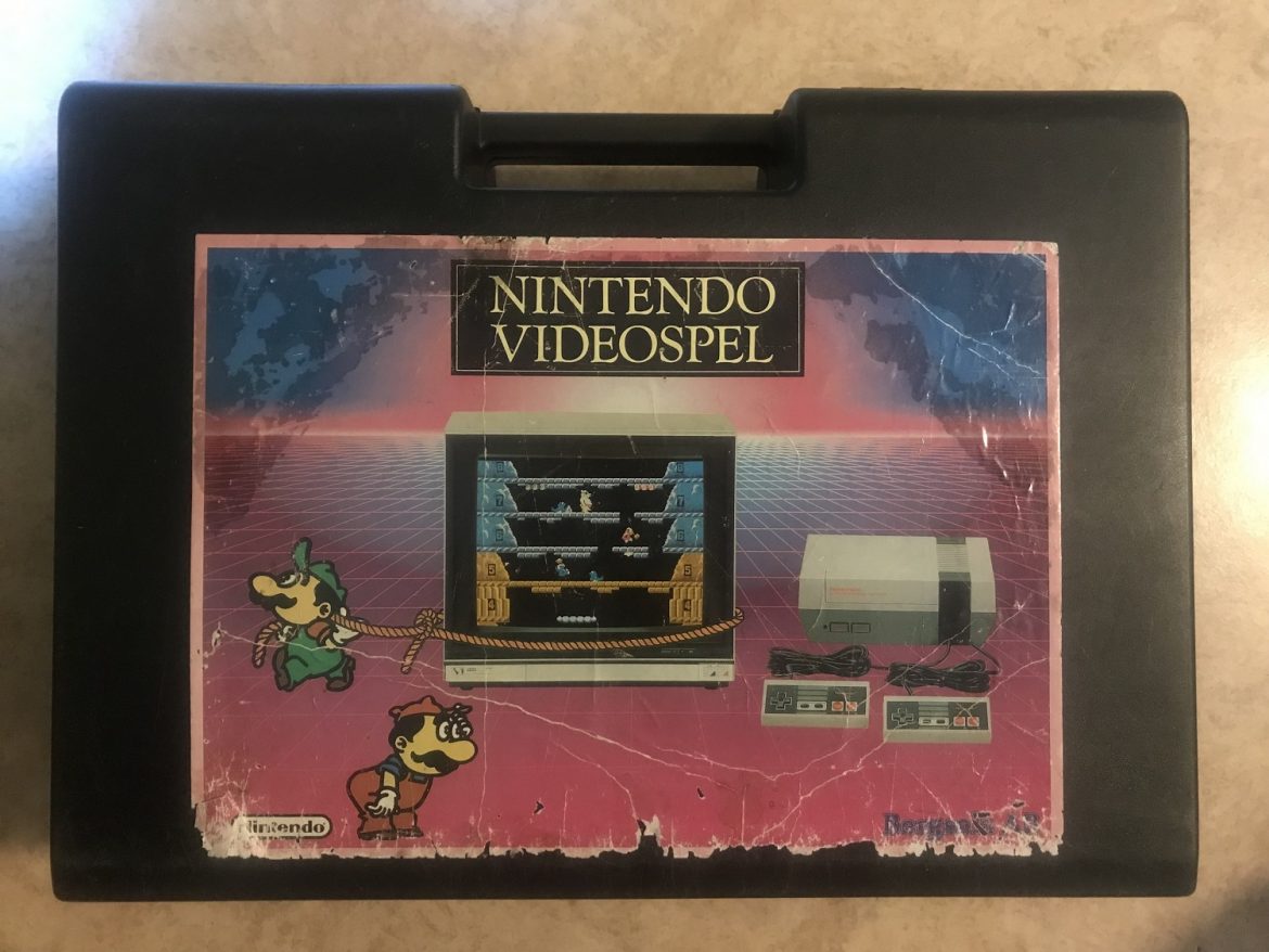 Nintendo Entertainment System (NES) disassembly and cleaning - Dreamcast.nu