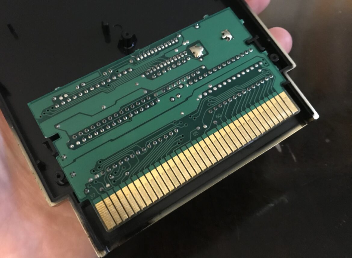 Inside-a-NES-cart - Dreamcast.nu