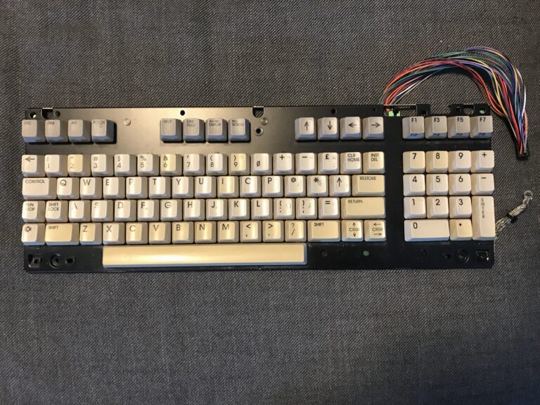 Commodore 128 keyboard - Dreamcast.nu