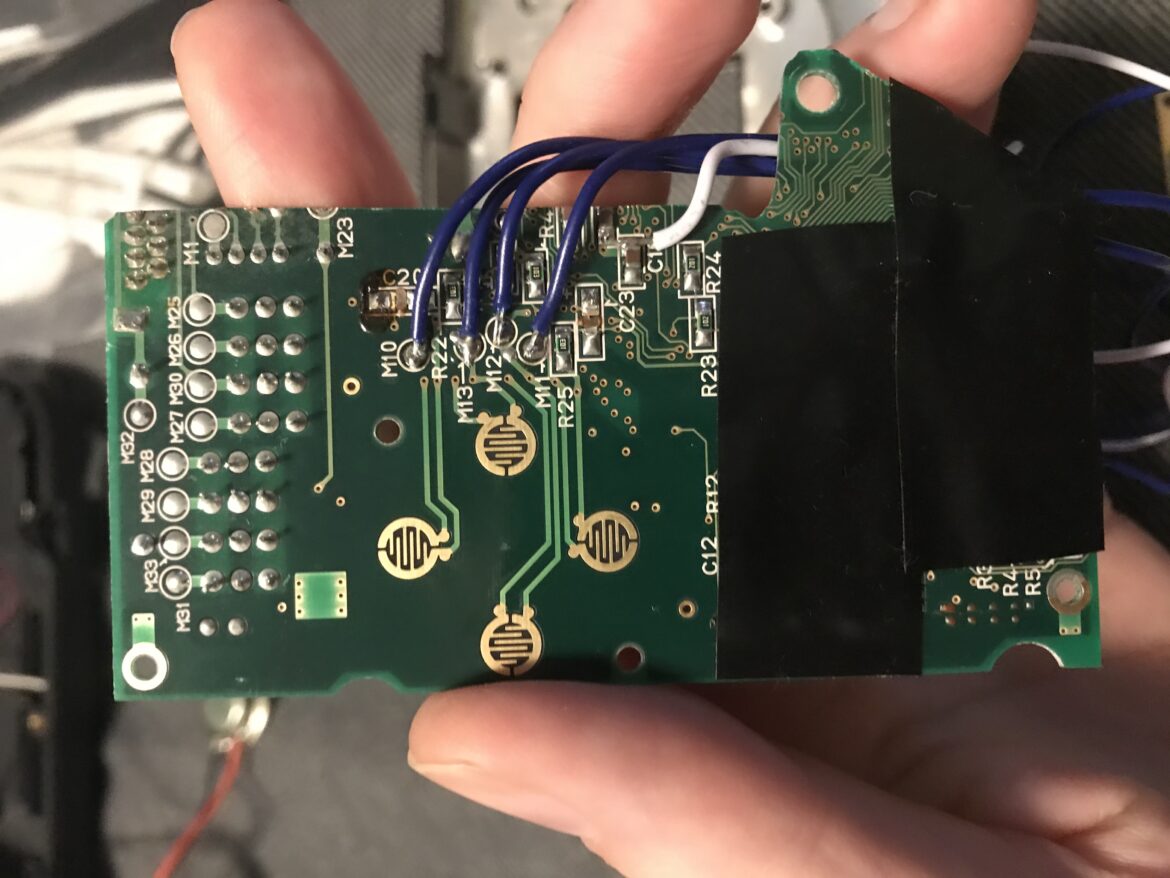 Game Gear with a dark screen: capacitor change - Dreamcast.nu