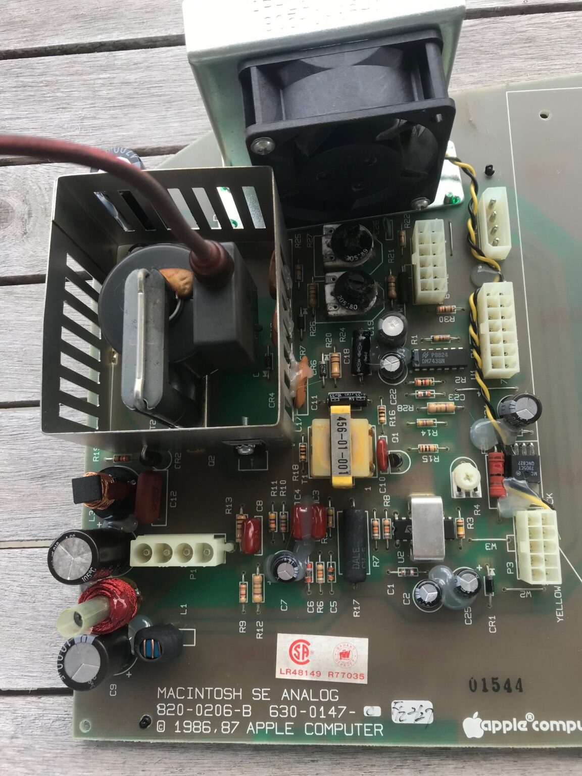 Macintosh SE/30 recap and repair - Dreamcast.nu